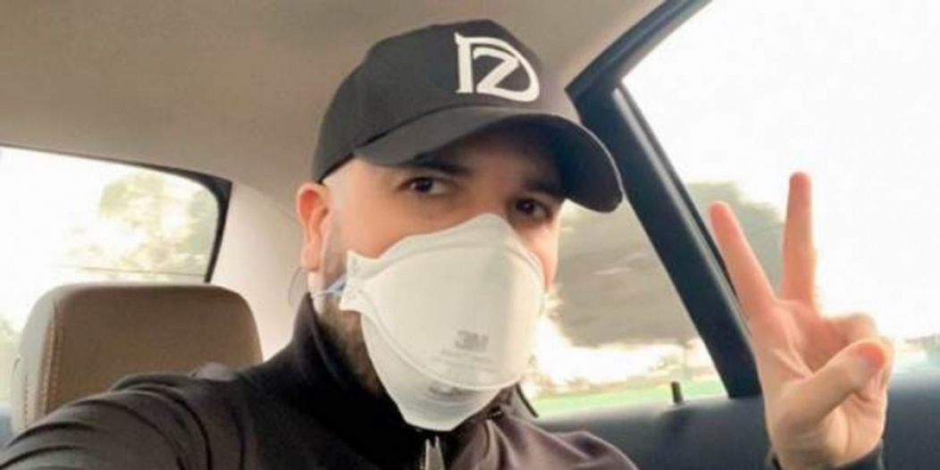 L'artiste Douzi accomplit la Omra (PHOTO) - LeSiteinfo.com